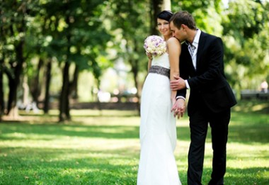 A quick look into the average bride and groom - Crafted for you